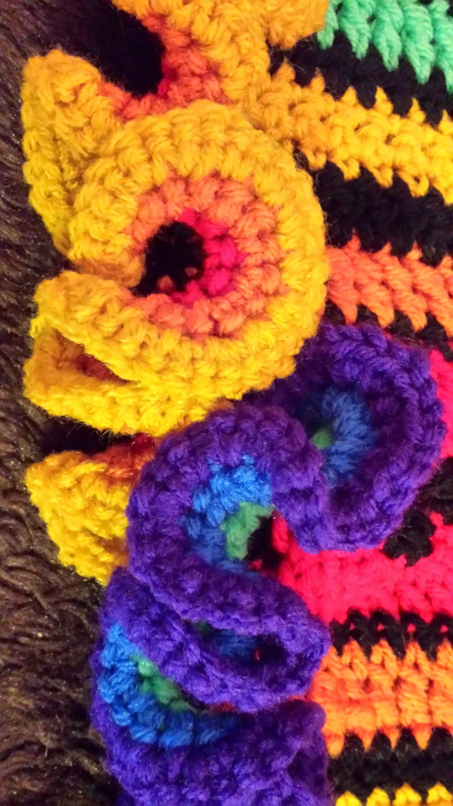 The Dragonfly's Attic: Detailed tutorial for curly crochet for beginners.